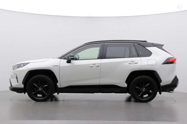 White Toyota RAV4 2020 in Vilnius, with an engine capacity of 2.49 L and mileage of 116 thousand km for 29990 €, photo 3 on AUTOMOTO.COM.LV