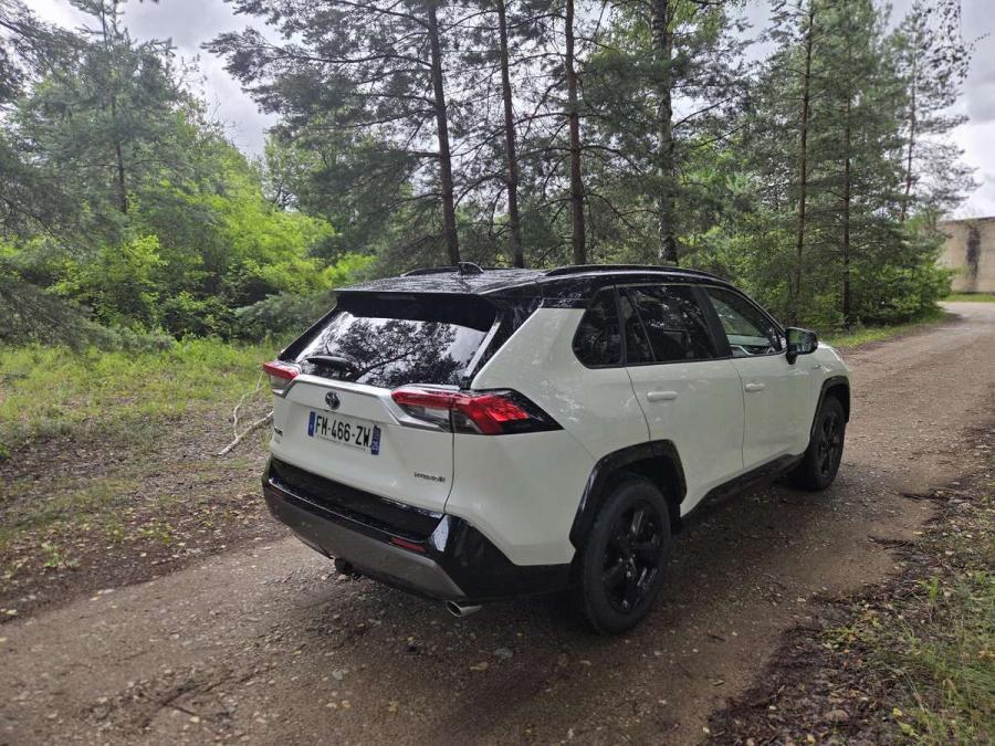 Balts Toyota RAV4 2020 Prienai, ar dzinēja tilpumu 2.49 L un nobraukumu 98 tūkst. km par 25500 €, foto 5 vietnē AUTOMOTO.COM.LV