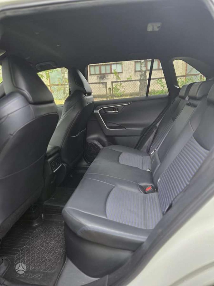 Balts Toyota RAV4 2020 Prienai, ar dzinēja tilpumu 2.49 L un nobraukumu 98 tūkst. km par 25500 €, foto 10 vietnē AUTOMOTO.COM.LV