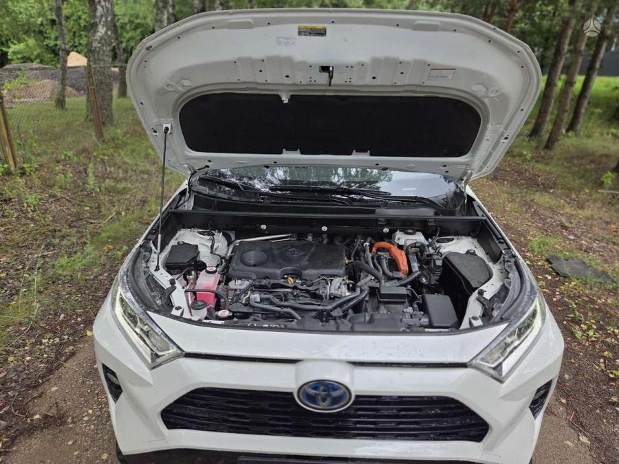 Balts Toyota RAV4 2020 Prienai, ar dzinēja tilpumu 2.49 L un nobraukumu 98 tūkst. km par 25500 €, foto 11 vietnē AUTOMOTO.COM.LV