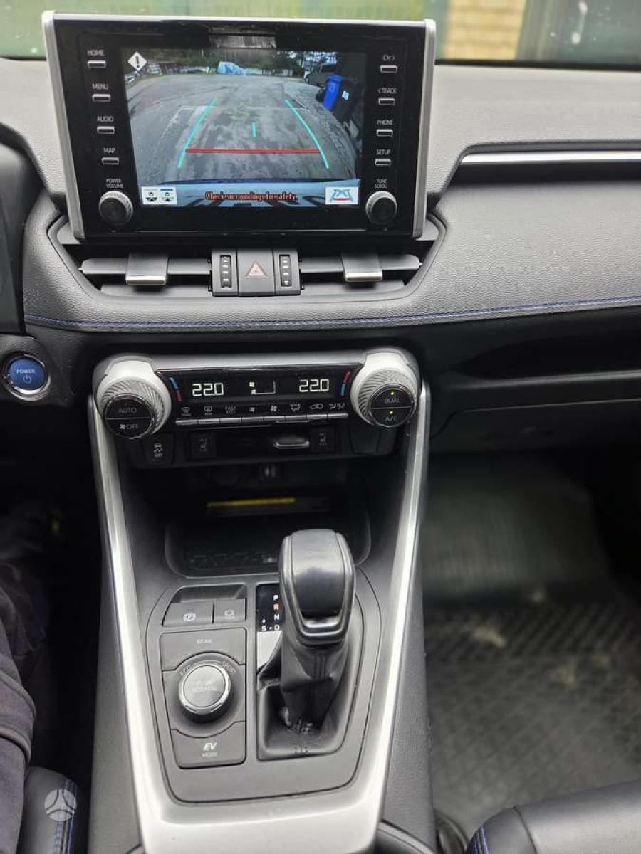 Balts Toyota RAV4 2020 Prienai, ar dzinēja tilpumu 2.49 L un nobraukumu 98 tūkst. km par 25500 €, foto 12 vietnē AUTOMOTO.COM.LV