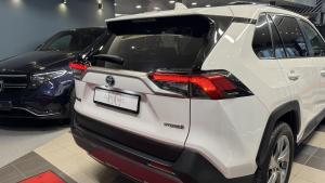 White Toyota RAV4 2020 in Riga, with an engine capacity of 2.50 L and mileage of 61 thousand km for 25490 €, photo 10 on AUTOMOTO.COM.LV