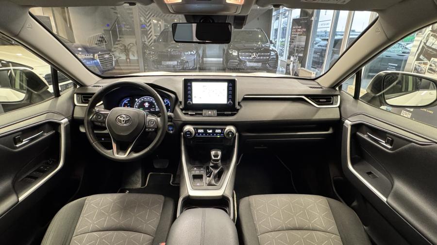 White Toyota RAV4 2020 in Riga, with an engine capacity of 2.50 L and mileage of 61 thousand km for 25490 €, photo 14 on AUTOMOTO.COM.LV