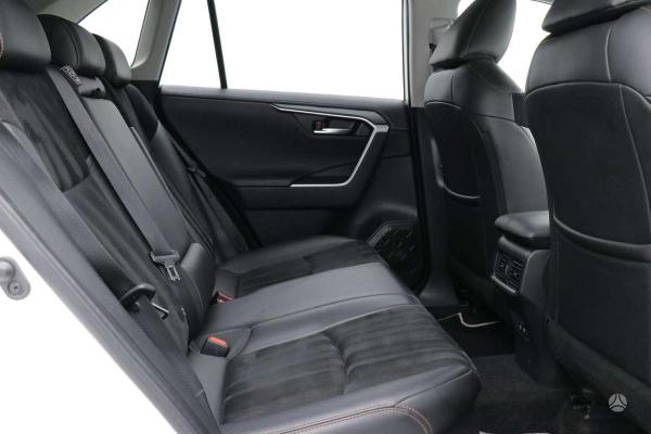 Balts Toyota RAV4 2020 Viļņa, ar dzinēja tilpumu 2.49 L un nobraukumu 128 tūkst. km par 29990 €, foto 10 vietnē AUTOMOTO.COM.LV
