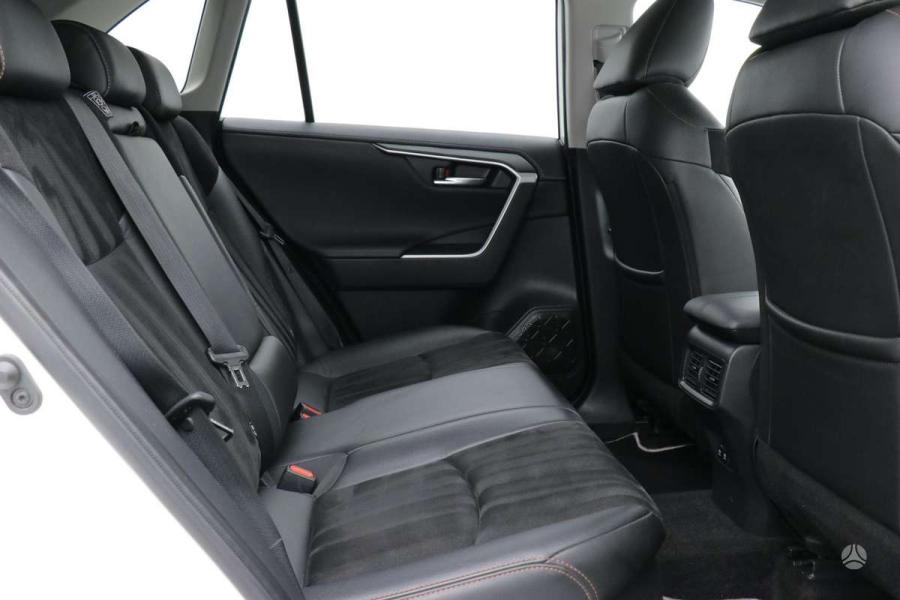 Balts Toyota RAV4 2020 Viļņa, ar dzinēja tilpumu 2.49 L un nobraukumu 128 tūkst. km par 29990 €, foto 11 vietnē AUTOMOTO.COM.LV