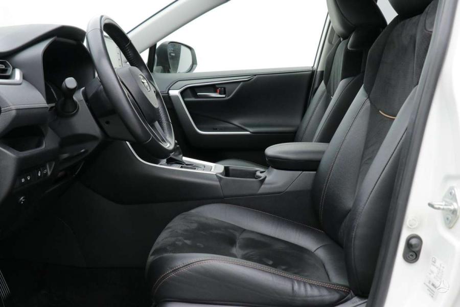 Balts Toyota RAV4 2020 Viļņa, ar dzinēja tilpumu 2.49 L un nobraukumu 128 tūkst. km par 29990 €, foto 13 vietnē AUTOMOTO.COM.LV