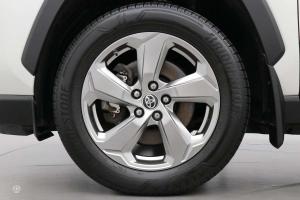 Balts Toyota RAV4 2020 Viļņa, ar dzinēja tilpumu 2.49 L un nobraukumu 128 tūkst. km par 29990 €, foto 17 vietnē AUTOMOTO.COM.LV