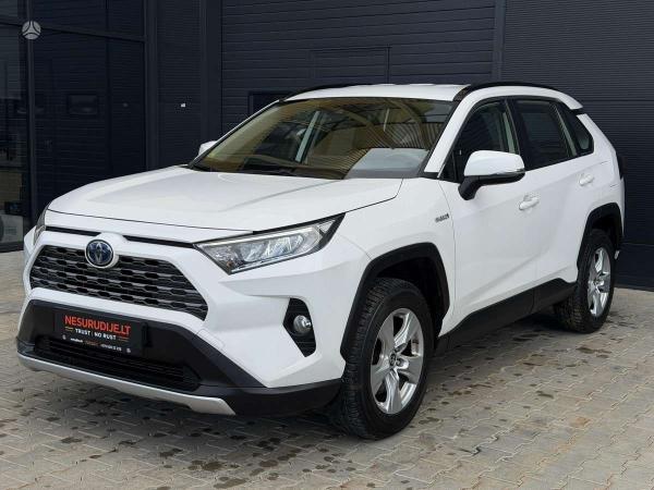 White Toyota RAV4 2020 in Vilnius, with an engine capacity of 2.49 L and mileage of 84 thousand km for 24777 €, photo 2 on AUTOMOTO.COM.LV