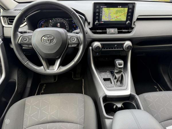 White Toyota RAV4 2020 in Vilnius, with an engine capacity of 2.49 L and mileage of 84 thousand km for 24777 €, photo 9 on AUTOMOTO.COM.LV