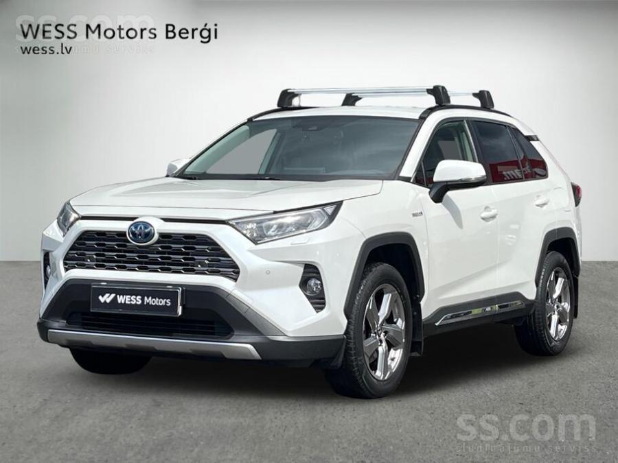 White Toyota RAV4 2020 in Riga, with an engine capacity of 2.50 L and mileage of 215 thousand km for 23990 €, photo 1 on AUTOMOTO.COM.LV