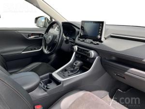 White Toyota RAV4 2020 in Riga, with an engine capacity of 2.50 L and mileage of 215 thousand km for 23990 €, photo 7 on AUTOMOTO.COM.LV