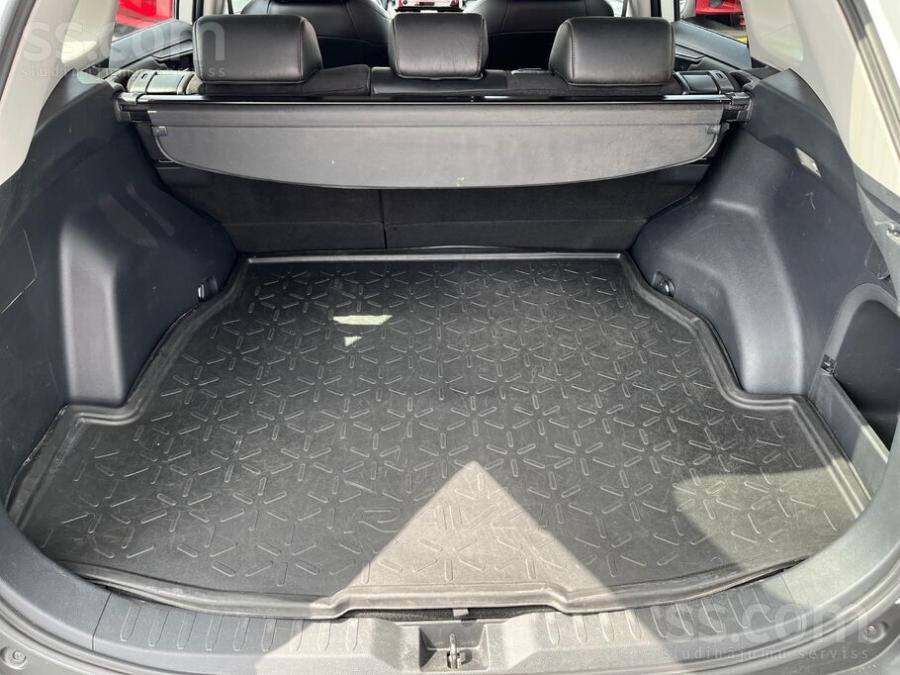 White Toyota RAV4 2020 in Riga, with an engine capacity of 2.50 L and mileage of 215 thousand km for 23990 €, photo 11 on AUTOMOTO.COM.LV