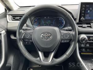 White Toyota RAV4 2020 in Riga, with an engine capacity of 2.50 L and mileage of 215 thousand km for 23990 €, photo 13 on AUTOMOTO.COM.LV