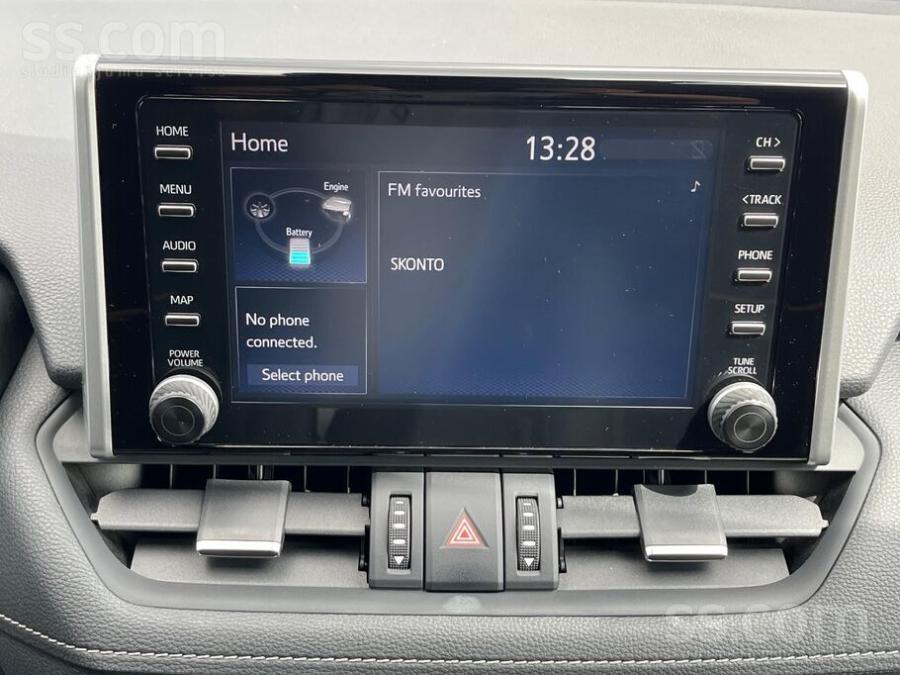 White Toyota RAV4 2020 in Riga, with an engine capacity of 2.50 L and mileage of 215 thousand km for 23990 €, photo 15 on AUTOMOTO.COM.LV