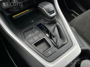 White Toyota RAV4 2020 in Riga, with an engine capacity of 2.50 L and mileage of 215 thousand km for 23990 €, photo 17 on AUTOMOTO.COM.LV