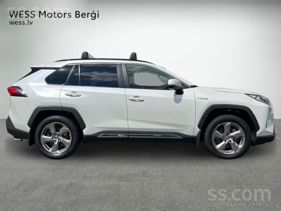 White Toyota RAV4 2020 in Riga, with an engine capacity of 2.50 L and mileage of 215 thousand km for 23990 €, photo 22 on AUTOMOTO.COM.LV