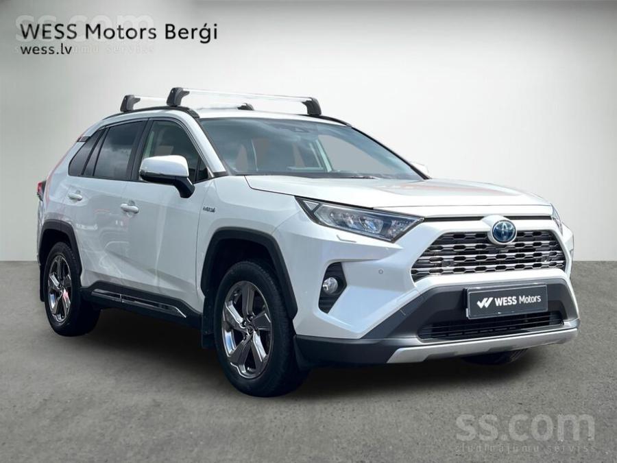 White Toyota RAV4 2020 in Riga, with an engine capacity of 2.50 L and mileage of 215 thousand km for 23990 €, photo 24 on AUTOMOTO.COM.LV