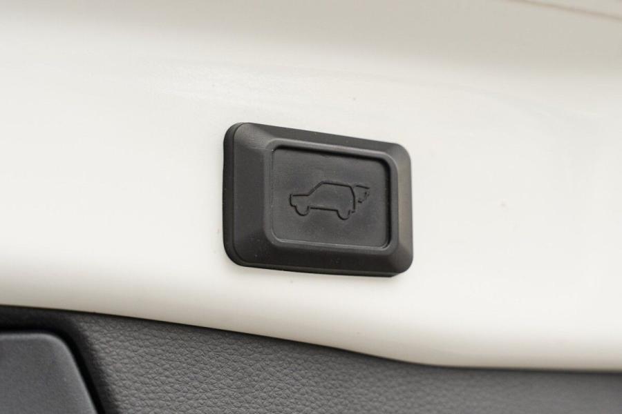 Balts Toyota RAV4 2020 Mārupe, ar dzinēja tilpumu 2.00 L un nobraukumu 83 tūkst. km par 23200 €, foto 23 vietnē AUTOMOTO.COM.LV