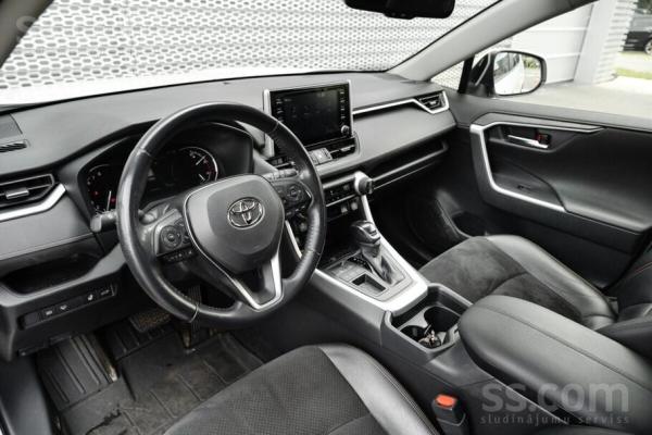 Balts Toyota RAV4 2020 Rīga, ar dzinēja tilpumu 2.00 L un nobraukumu 83 tūkst. km par 23200 €, foto 9 vietnē AUTOMOTO.COM.LV