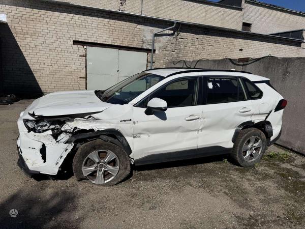 Balts Toyota RAV4 2020 Gargždai, ar dzinēja tilpumu 2.49 L un nobraukumu 153 tūkst. km par 9999 €, foto 3 vietnē AUTOMOTO.COM.LV
