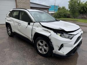 White Toyota RAV4 2020 in Gargzdai, with an engine capacity of 2.49 L and mileage of 153 thousand km for 9999 €, photo  on AUTOMOTO.COM.LV