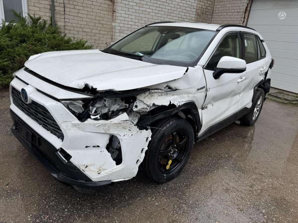 Balts Toyota RAV4 2020 Gargždai, ar dzinēja tilpumu 2.49 L un nobraukumu 153 tūkst. km par 9999 €, foto 2 vietnē AUTOMOTO.COM.LV
