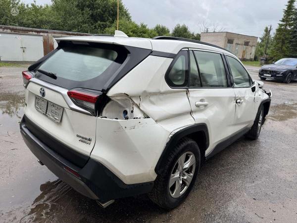 Balts Toyota RAV4 2020 Gargždai, ar dzinēja tilpumu 2.49 L un nobraukumu 153 tūkst. km par 9999 €, foto 4 vietnē AUTOMOTO.COM.LV