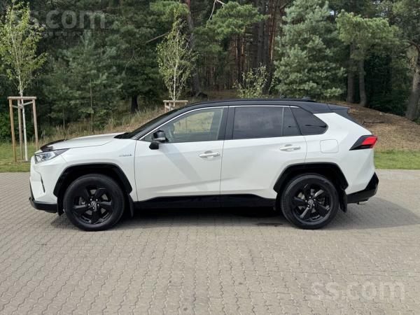 Balts Toyota RAV4 2020 Rīga, ar dzinēja tilpumu 2.50 L un nobraukumu 91 tūkst. km par 30690 €, foto 2 vietnē AUTOMOTO.COM.LV