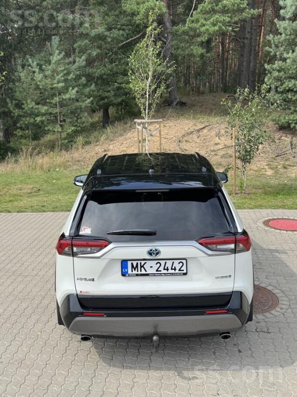 Balts Toyota RAV4 2020 Rīga, ar dzinēja tilpumu 2.50 L un nobraukumu 91 tūkst. km par 30690 €, foto 4 vietnē AUTOMOTO.COM.LV