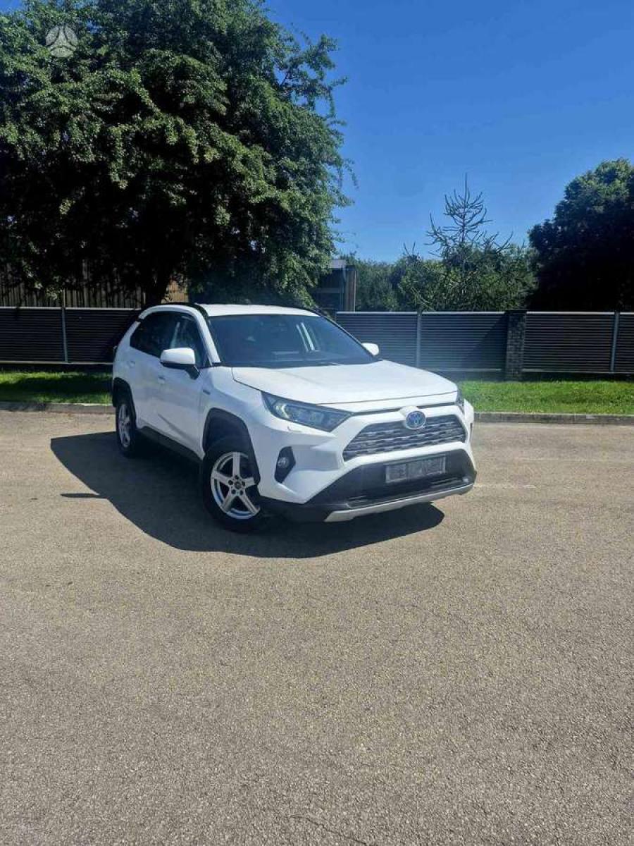 Balts Toyota RAV4 2020 Šauļi, ar dzinēja tilpumu 2.49 L un nobraukumu 178 tūkst. km par 16700 €, foto 1 vietnē AUTOMOTO.COM.LV
