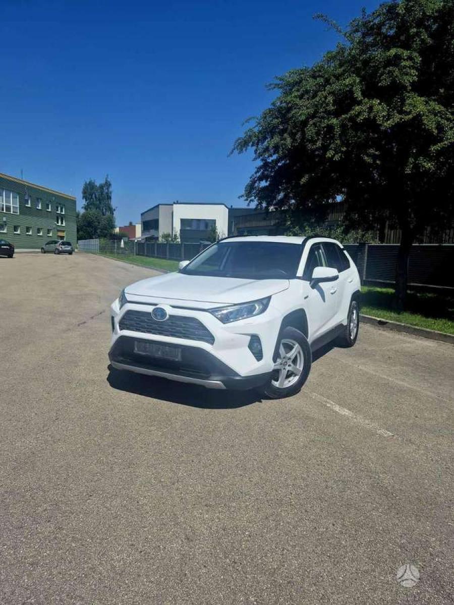 Balts Toyota RAV4 2020 Šauļi, ar dzinēja tilpumu 2.49 L un nobraukumu 178 tūkst. km par 16700 €, foto 3 vietnē AUTOMOTO.COM.LV