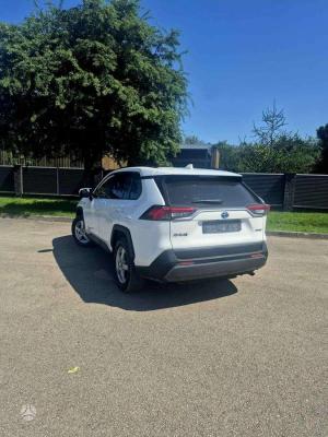 Balts Toyota RAV4 2020 Šauļi, ar dzinēja tilpumu 2.49 L un nobraukumu 178 tūkst. km par 16700 €, foto 5 vietnē AUTOMOTO.COM.LV