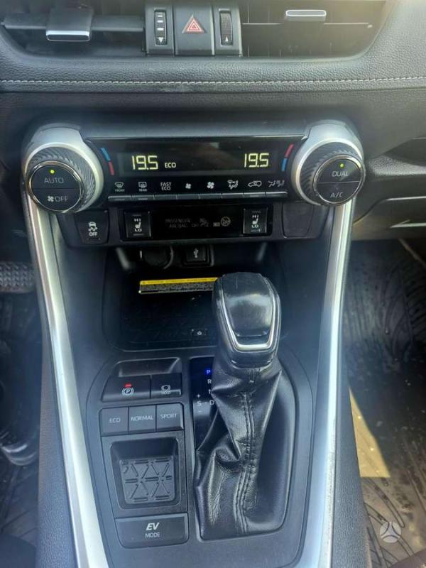 Balts Toyota RAV4 2020 Šauļi, ar dzinēja tilpumu 2.49 L un nobraukumu 178 tūkst. km par 16700 €, foto 8 vietnē AUTOMOTO.COM.LV