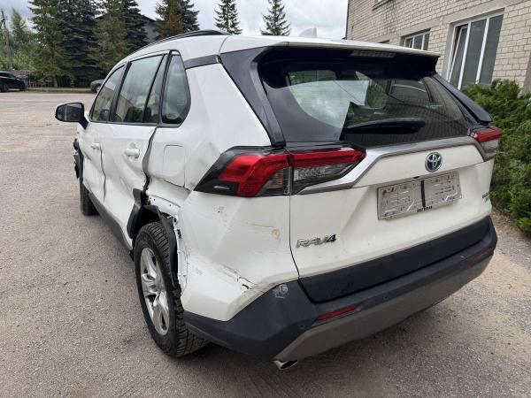 Balts Toyota RAV4 2020 Gargždai, ar dzinēja tilpumu 2.49 L un nobraukumu 153 tūkst. km par 10500 €, foto 4 vietnē AUTOMOTO.COM.LV