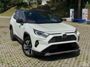 Balts Toyota RAV4 2020 Kauņa, ar dzinēja tilpumu 2.50 L un nobraukumu 143 tūkst. km par 27950 €, foto 1 vietnē AUTOMOTO.COM.LV