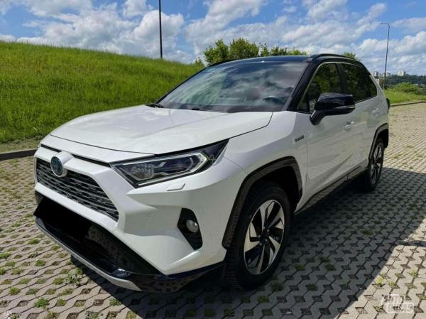 White Toyota RAV4 2020 in Kaunas, with an engine capacity of 2.50 L and mileage of 143 thousand km for 27950 €, photo 3 on AUTOMOTO.COM.LV