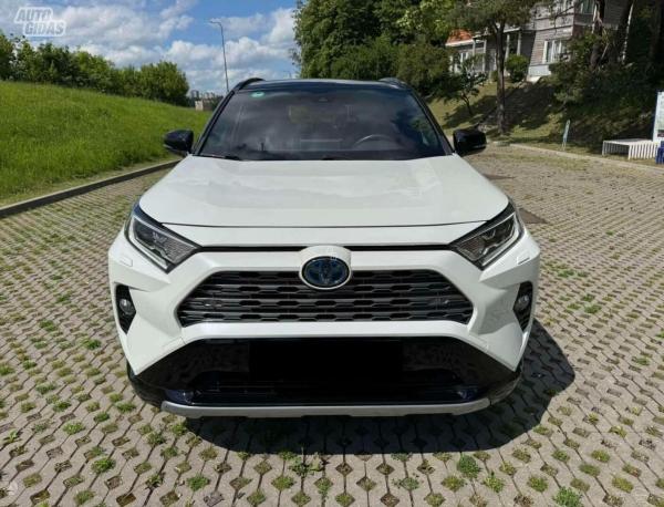 White Toyota RAV4 2020 in Kaunas, with an engine capacity of 2.50 L and mileage of 143 thousand km for 27950 €, photo 4 on AUTOMOTO.COM.LV