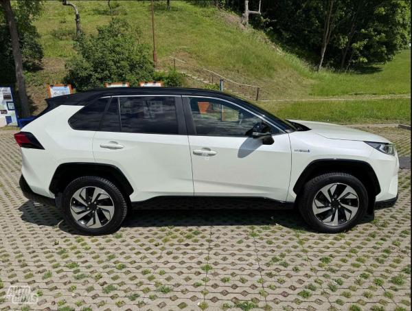 White Toyota RAV4 2020 in Kaunas, with an engine capacity of 2.50 L and mileage of 143 thousand km for 27950 €, photo 5 on AUTOMOTO.COM.LV