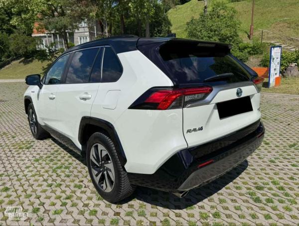 White Toyota RAV4 2020 in Kaunas, with an engine capacity of 2.50 L and mileage of 143 thousand km for 27950 €, photo 8 on AUTOMOTO.COM.LV