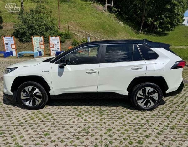 White Toyota RAV4 2020 in Kaunas, with an engine capacity of 2.50 L and mileage of 143 thousand km for 27950 €, photo 9 on AUTOMOTO.COM.LV