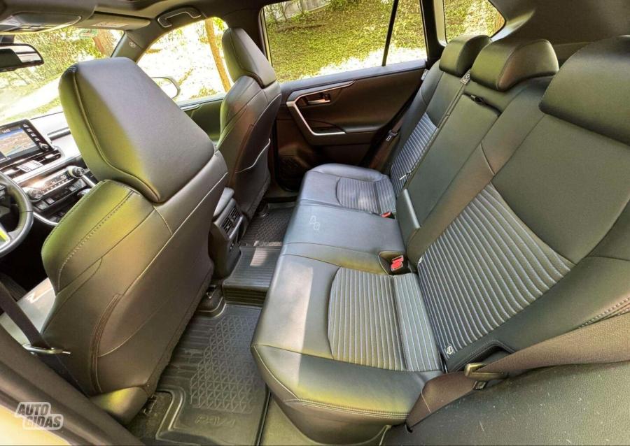 Balts Toyota RAV4 2020 Kauņa, ar dzinēja tilpumu 2.50 L un nobraukumu 143 tūkst. km par 27950 €, foto 12 vietnē AUTOMOTO.COM.LV