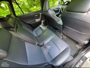 Balts Toyota RAV4 2020 Kauņa, ar dzinēja tilpumu 2.50 L un nobraukumu 143 tūkst. km par 27950 €, foto 13 vietnē AUTOMOTO.COM.LV