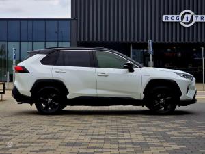 White Toyota RAV4 2020 in Siauliai, with an engine capacity of 2.50 L and mileage of 230 thousand km for 22400 €, photo 4 on AUTOMOTO.COM.LV