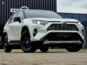 White Toyota RAV4 2020 in Siauliai, with an engine capacity of 2.50 L and mileage of 230 thousand km for 22400 €, photo 12 on AUTOMOTO.COM.LV