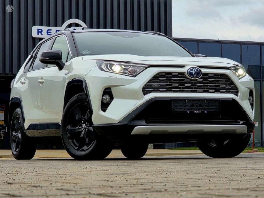 White Toyota RAV4 2020 in Siauliai, with an engine capacity of 2.50 L and mileage of 230 thousand km for 22400 €, photo 12 on AUTOMOTO.COM.LV