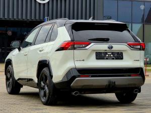 White Toyota RAV4 2020 in Siauliai, with an engine capacity of 2.50 L and mileage of 230 thousand km for 22400 €, photo 13 on AUTOMOTO.COM.LV