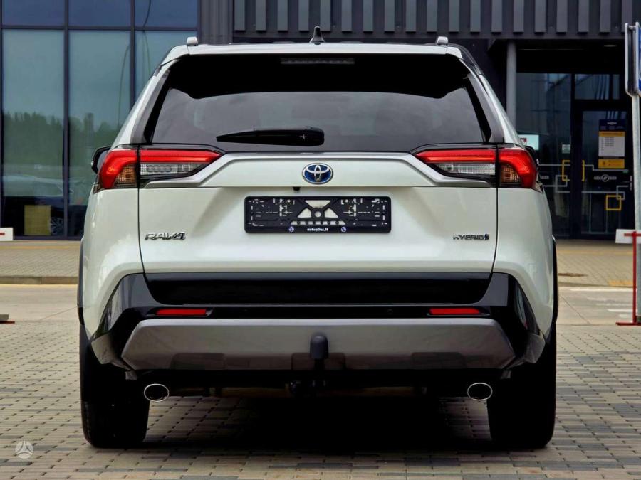 White Toyota RAV4 2020 in Siauliai, with an engine capacity of 2.50 L and mileage of 230 thousand km for 22400 €, photo 14 on AUTOMOTO.COM.LV