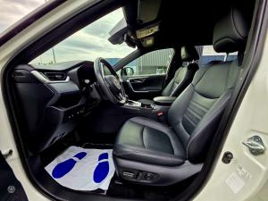 White Toyota RAV4 2020 in Siauliai, with an engine capacity of 2.50 L and mileage of 230 thousand km for 22400 €, photo 21 on AUTOMOTO.COM.LV