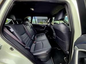 White Toyota RAV4 2020 in Siauliai, with an engine capacity of 2.50 L and mileage of 230 thousand km for 22400 €, photo 30 on AUTOMOTO.COM.LV