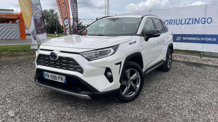 White Toyota RAV4 2020 in Marijampole, with an engine capacity of 2.49 L and mileage of 349 thousand km for 18800 €, photo 1 on AUTOMOTO.COM.LV